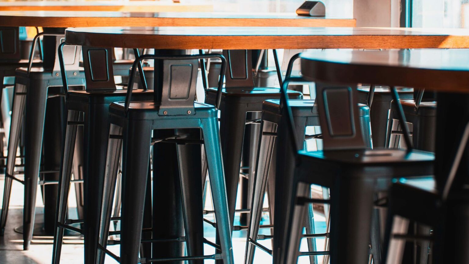High Chairs vs. Bar Stools: Finding the Best Seating for Family Dining ...